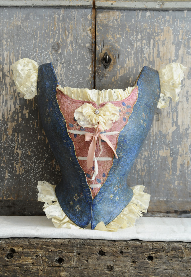 Corset Madame de Sévigné | Animaux | Sculpture en papier mâché ...
