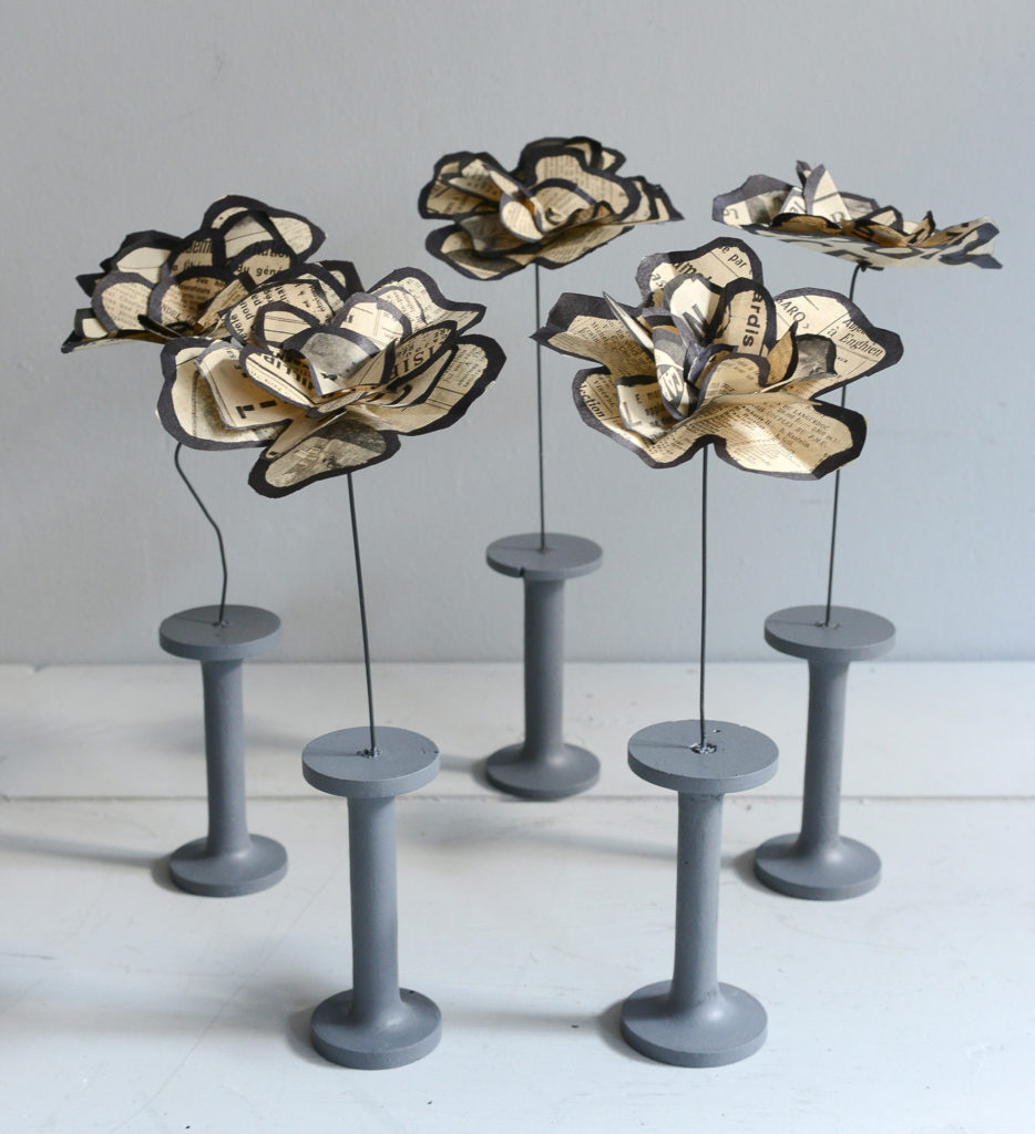 Fleurs journal bobine | Animaux | Sculpture en papier mâché | Mélanie ...